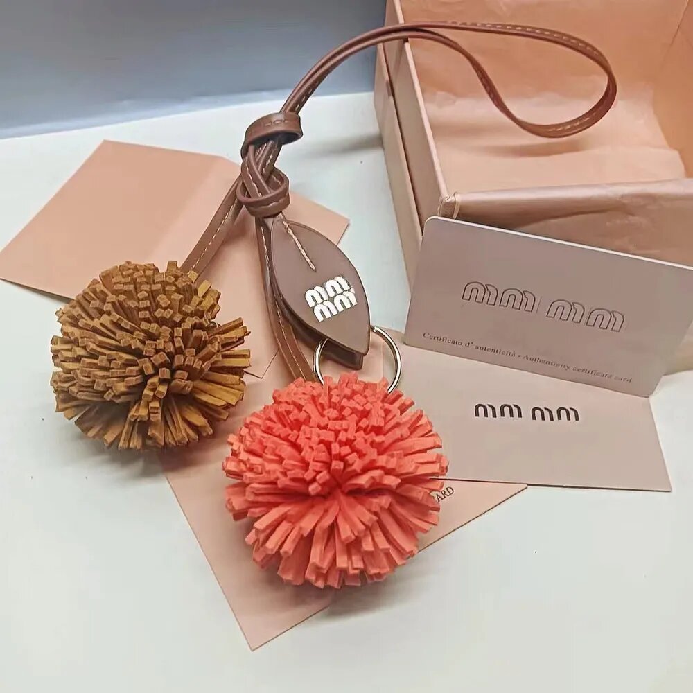 Ключевая пряжка Miu Miu