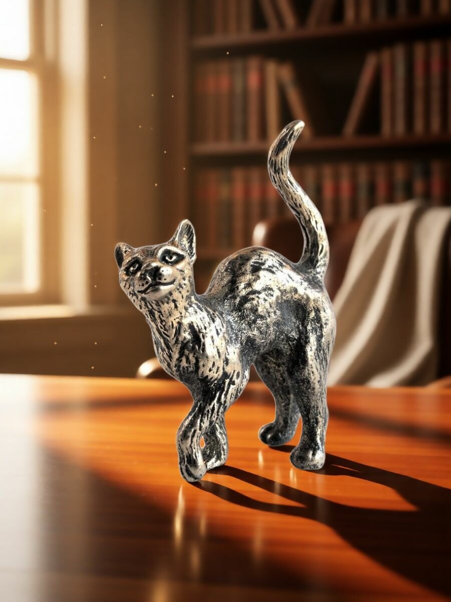 Кошка грациозная латунная статуэтка интерьерная для декора дома