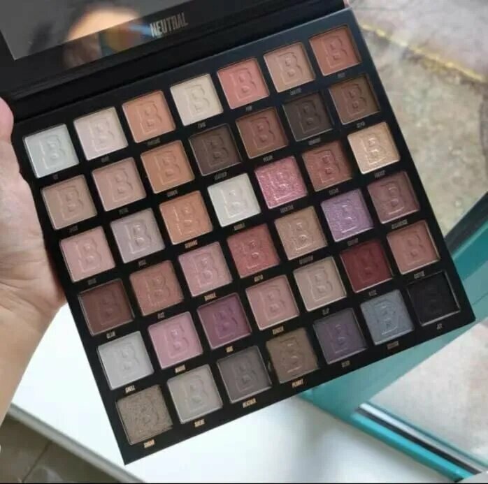 Тени для век Beauty Bay Bright MATTE 42 colour palette