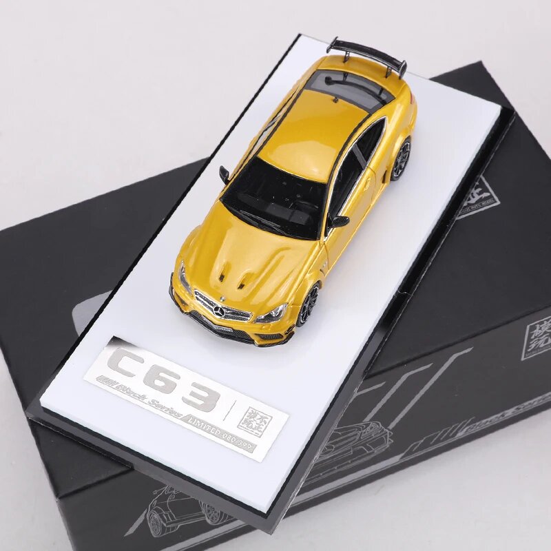 Коллекционная модель BUZHENG Mercedes C63 Желтый/Золотой 1:64
