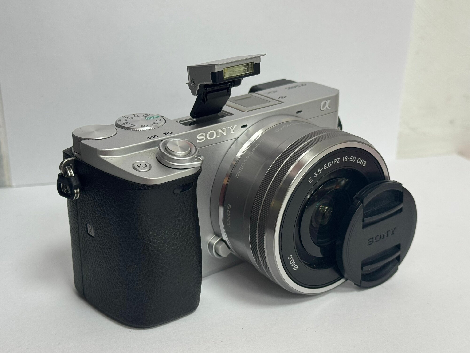 Беззеркальный фотоаппарат Sony Alpha 6400 (ILCE-6400) Kit 16-50mm Silver/Серебристый