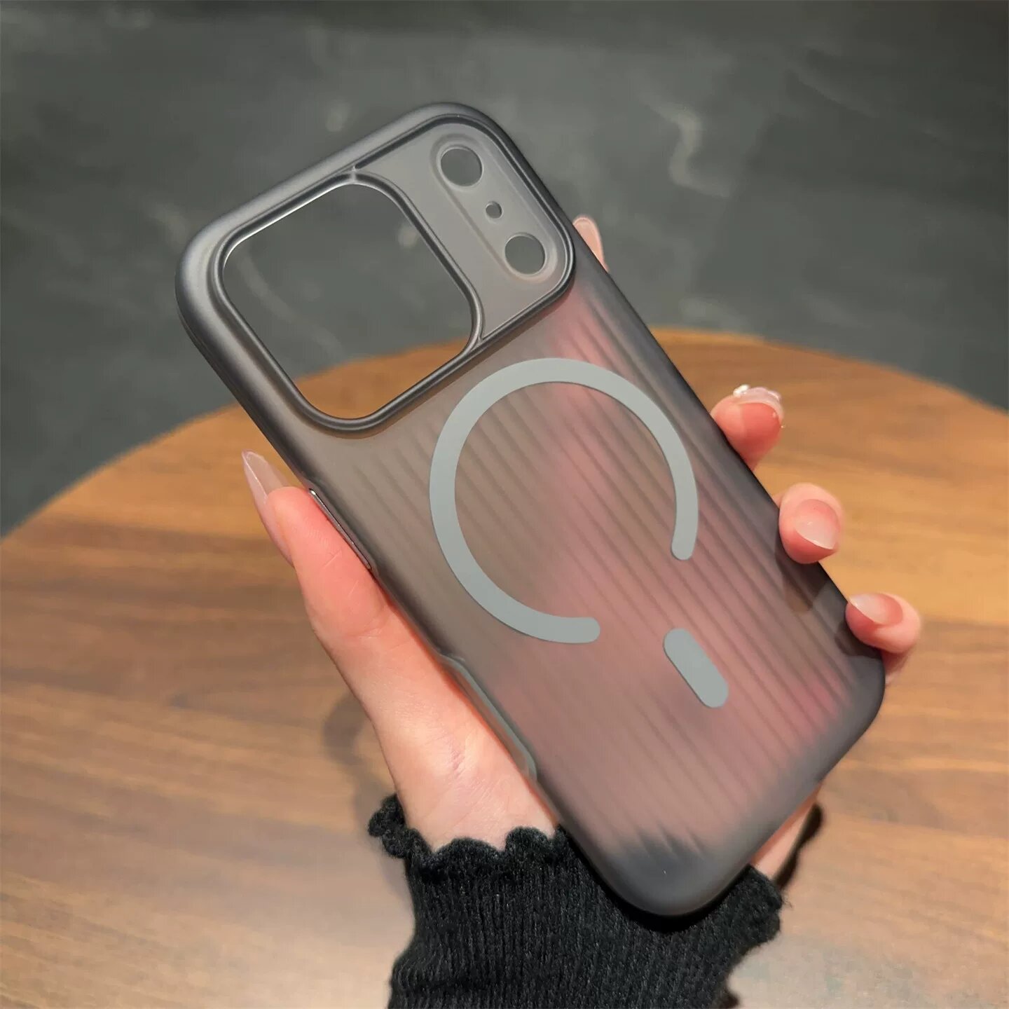 Ультра-тонкий матовый магнитный чехол для iPhone 16 Pro Max, ударопрочный, совместимый с беспроводной зарядкой,
