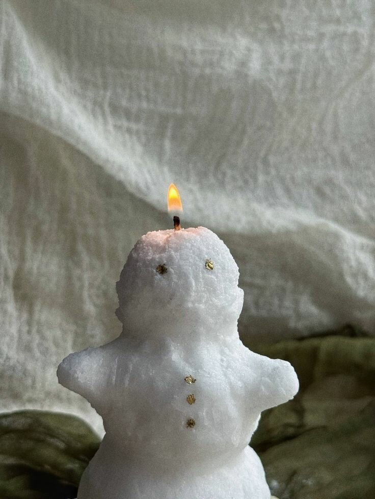Интeрьерная свеча на Новый год «Снеговик»