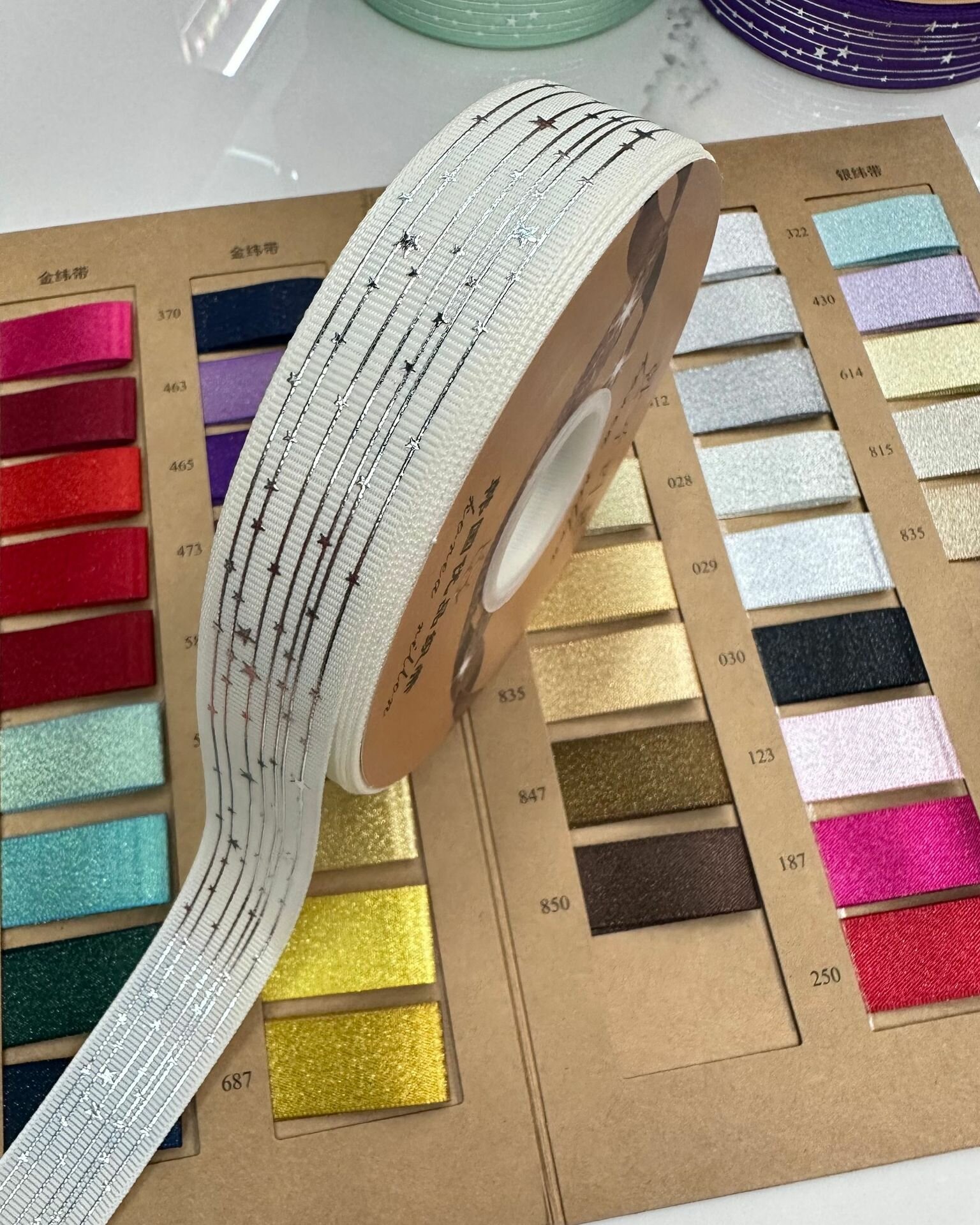 Горячая продажа 2,5 см широкая термосклеенная серебряная звезда рифленая лента ручной работы DIY лента подарок фабрики праздничное украшение