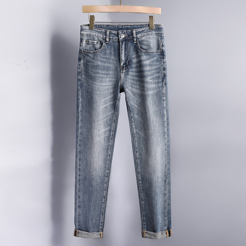 Джинсы зауженные