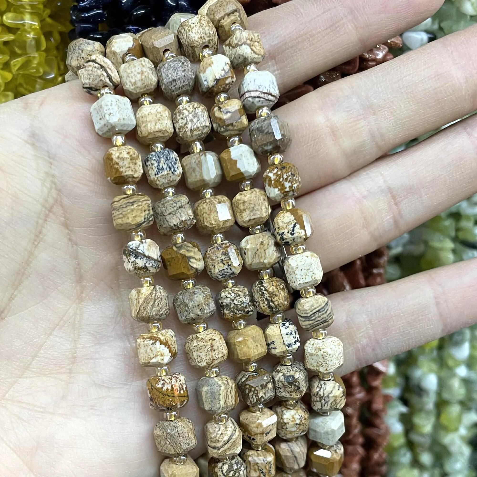 Квадратные бусины из камня 7-8 мм SYSRXLR