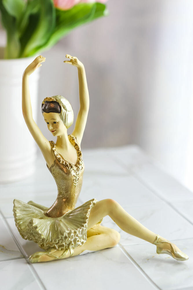 Декоративная статуэтка балерина - леббединая грация в золотом, полистоун, 22 см, Goodwill MC37097-2