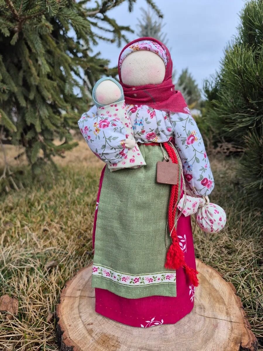 Кукла оберег "Мамушка", ручная работа, текстиль, 30см, в бордовом цвете