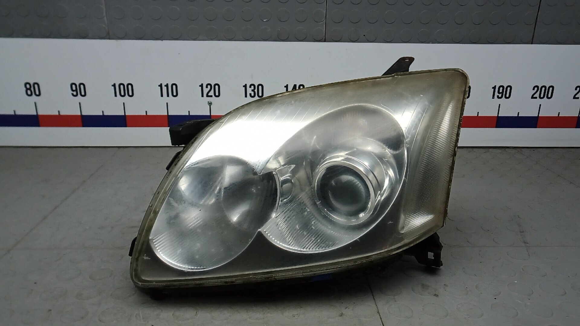 Фара левая TOYOTA AVENSIS T25
