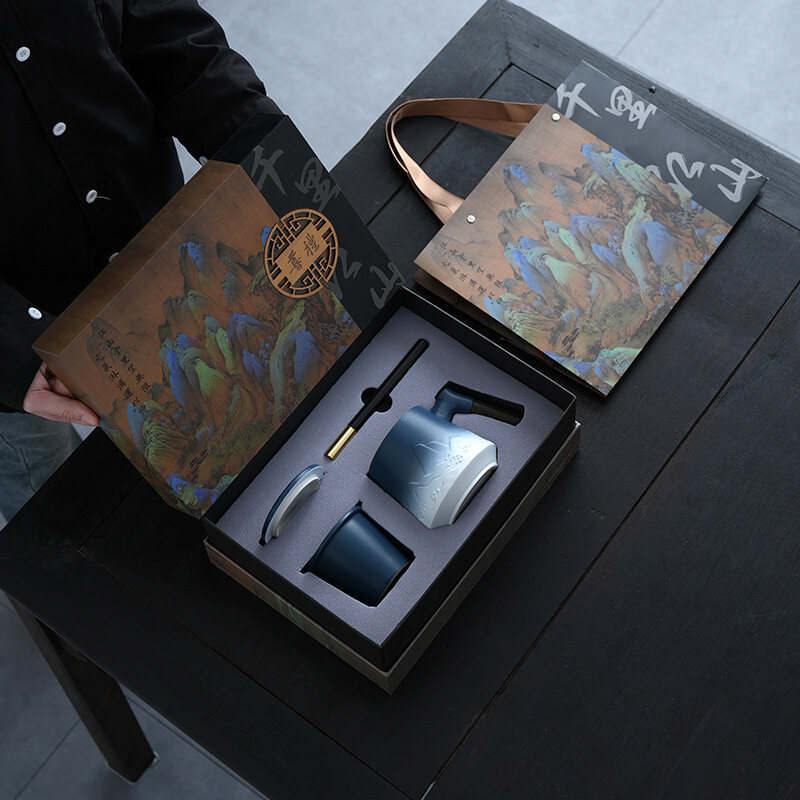 Бизнес-подарки для юбилеев компаний, ежегодных собраний и корпоративных мероприятий; элитные практичные сувениры для руководителей и клиентов.