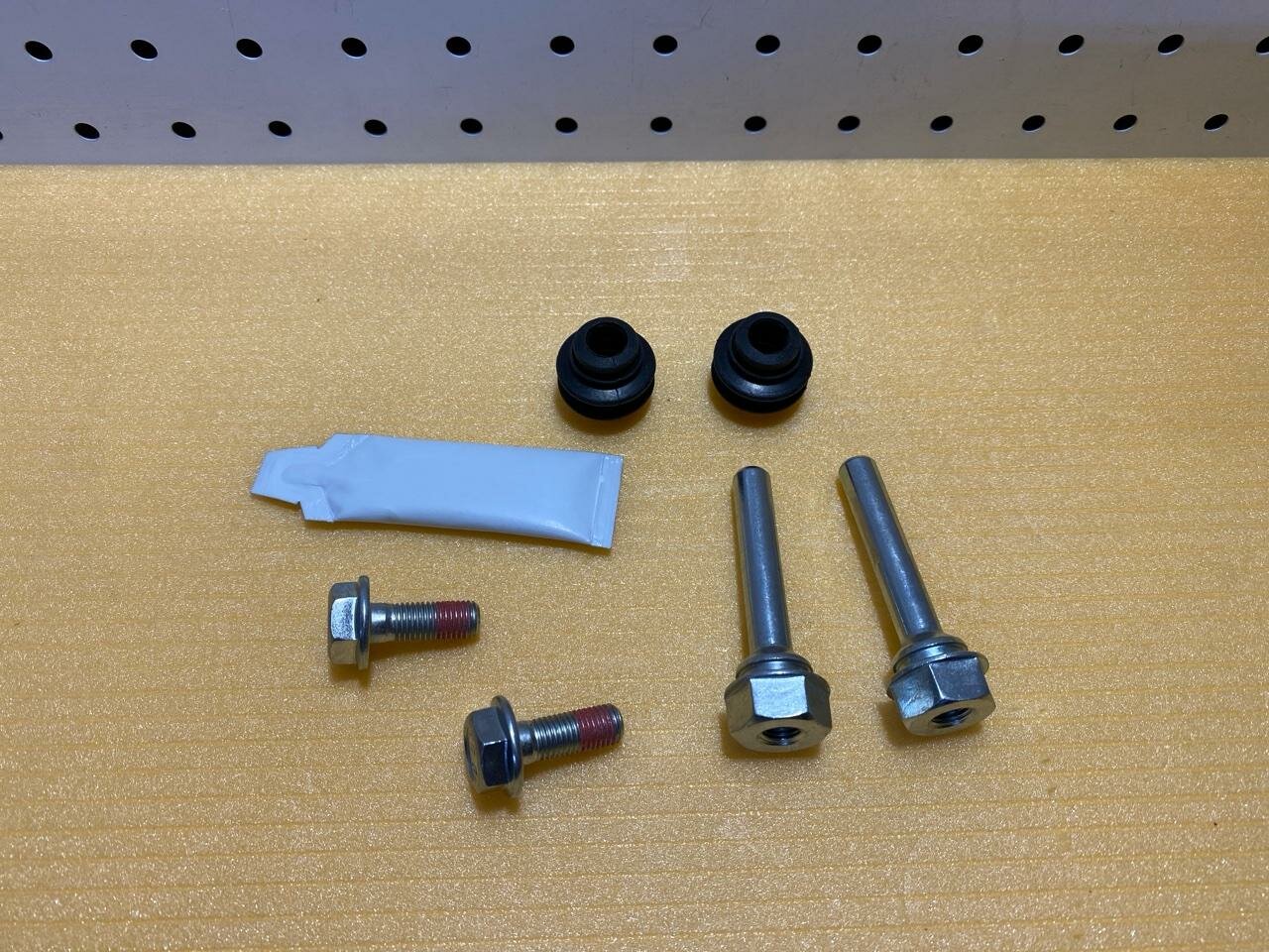 Направляющие заднего суппорта Hyundai Solaris Kia Rio