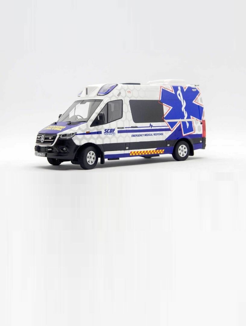 Легкосплавный автомобиль скорой помощи Mercedes-Benz Spint Сингапурской модели 1/43