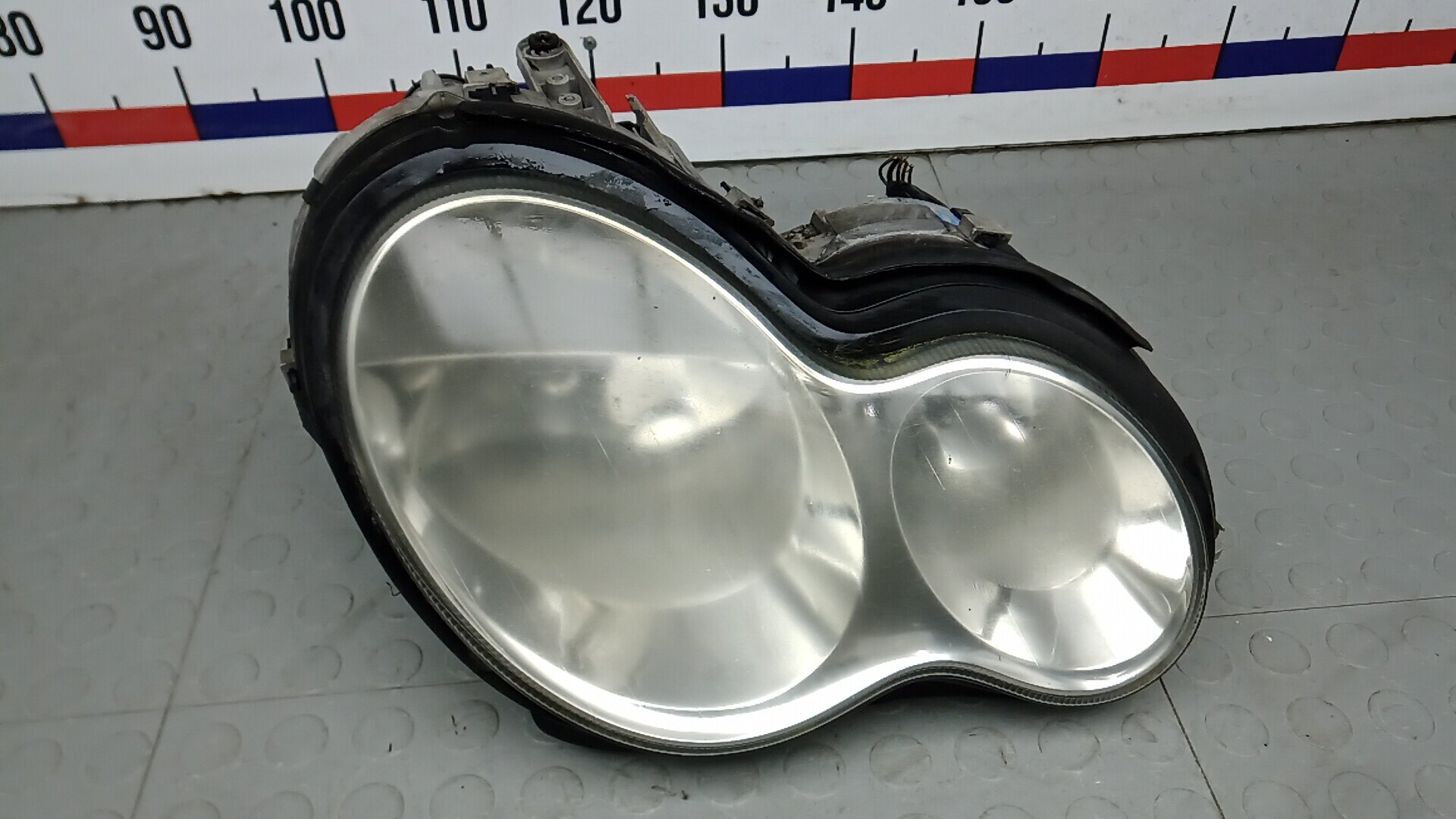 Фара правая MERCEDES BENZ C-CLASS W203