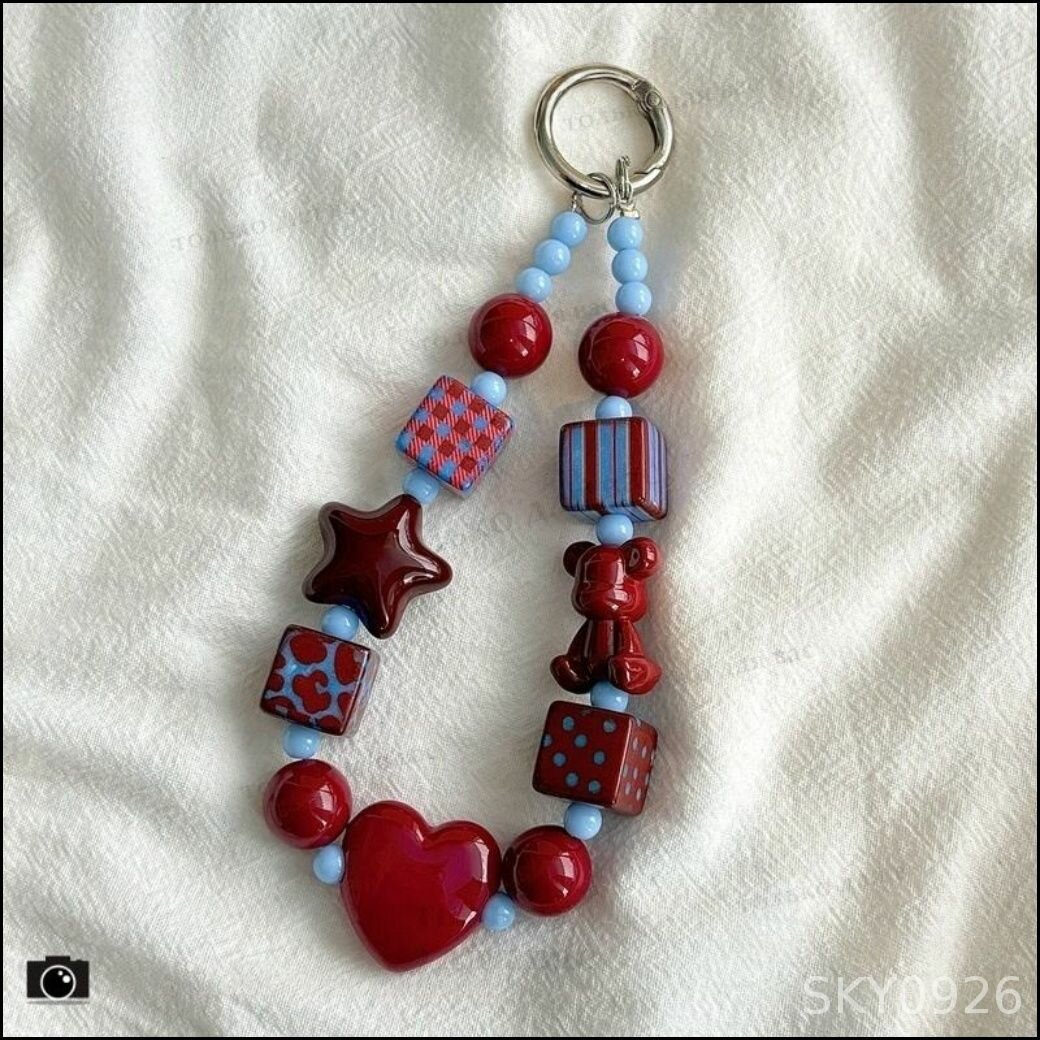 Брелок обвес для сумки и телефона бусы Китти Куроми