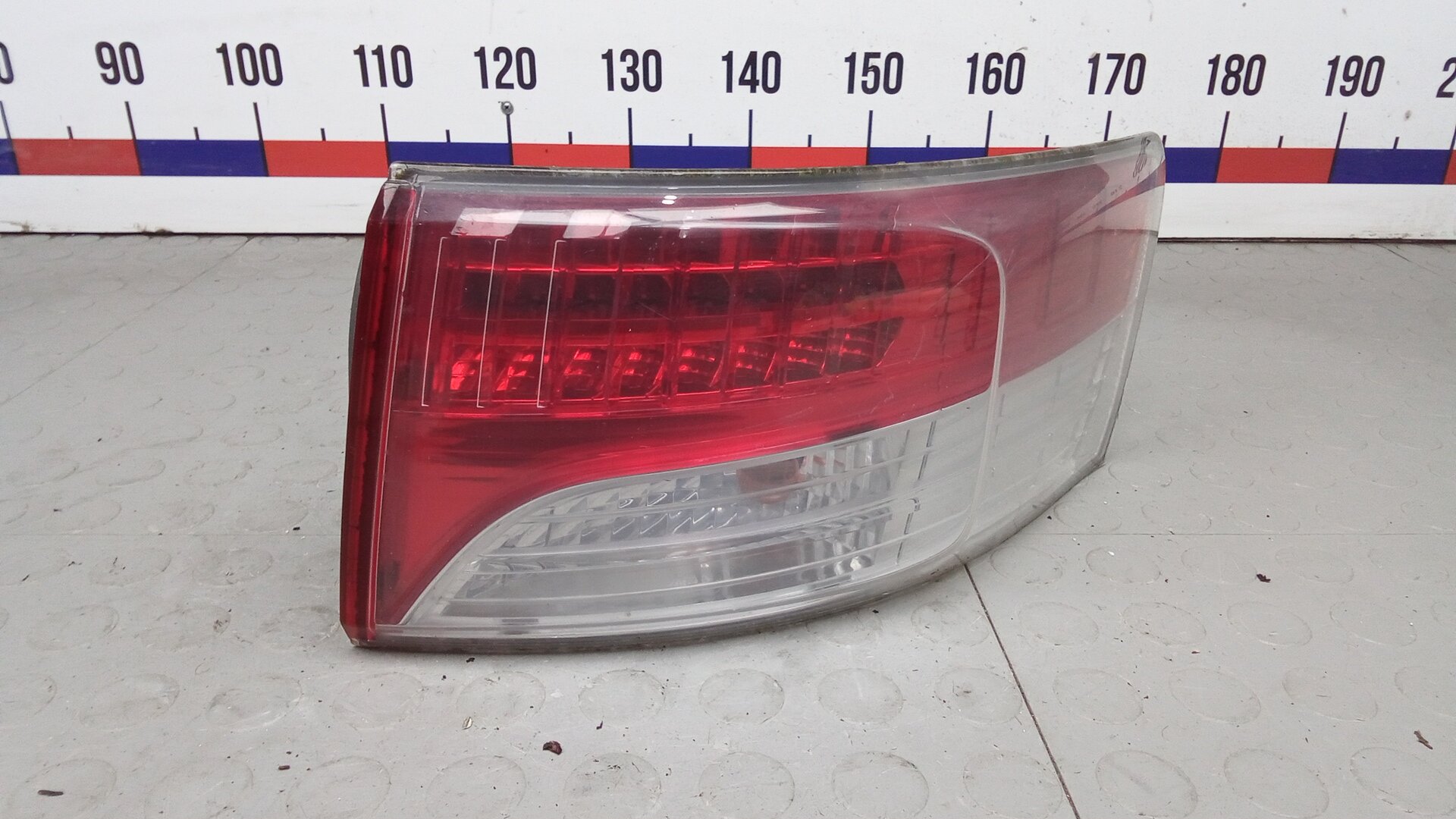 Фонарь задний правый TOYOTA AVENSIS T27
