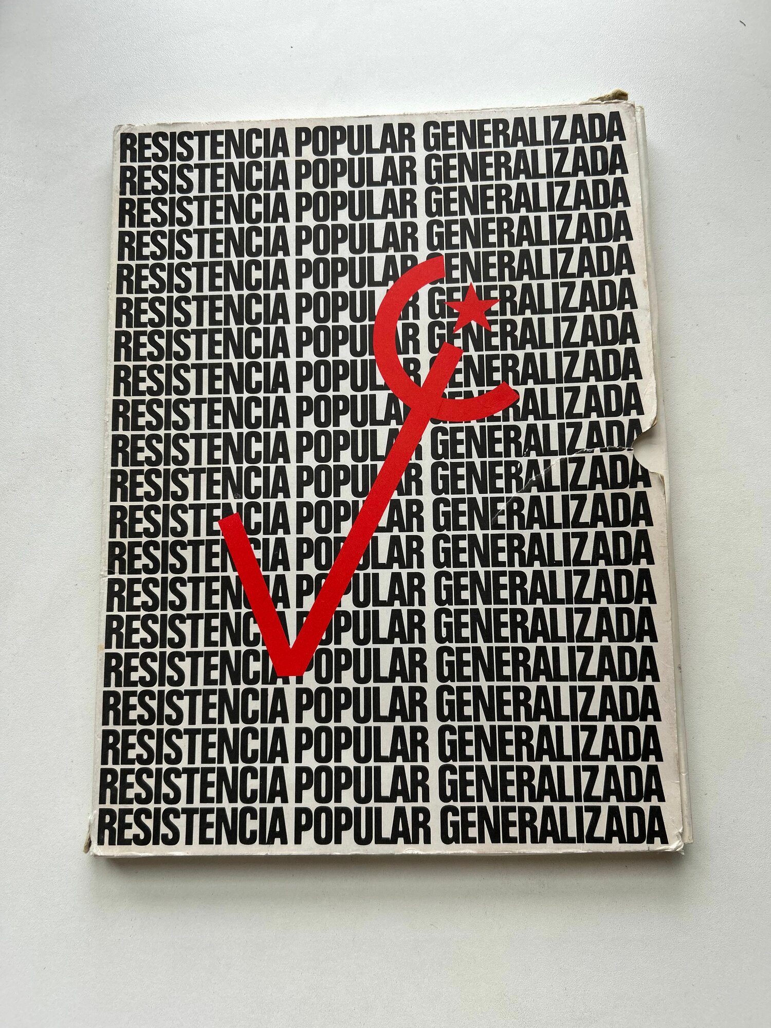 Книга Resistencia Popular Generalizada. Народное сопротивление. Ангола. Редкий альбом 1977 года на английском, французском и португальском языках