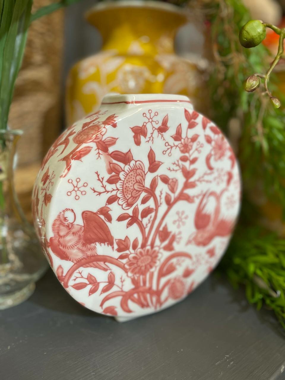 Ваза Шинуазри Ред , Н -24,5 см* 8 см.* 23,5 см, керамика, красно-белый