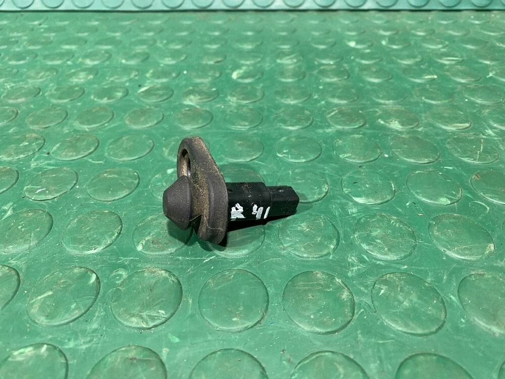 Концевик двери Toyota RAV4 IV рестайлинг (2015—2019) 8423160070