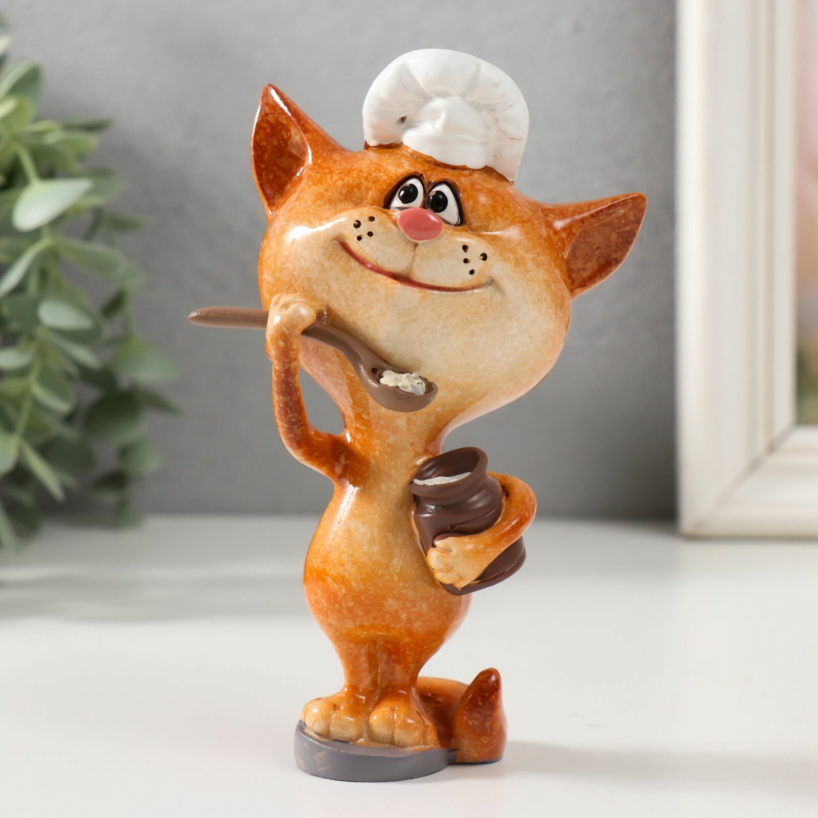 Фигурка полистоун лак "Котик-повар с кашей в горшочке", 8.2x7x14.3 см