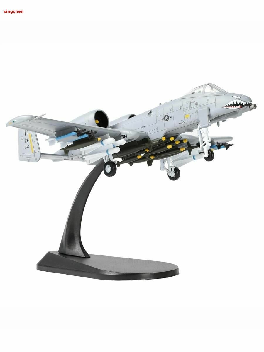 Собранная модель самолета A-10 Thunderbolt II (Warthog) 1:100 из металла. Детализированная реплика для коллекции или подарка.