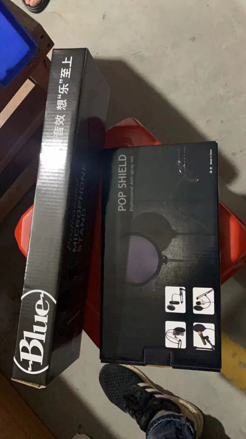 Официальная подставка Blue Yeti X с пружинным механизмом и включенным поп-фильтром