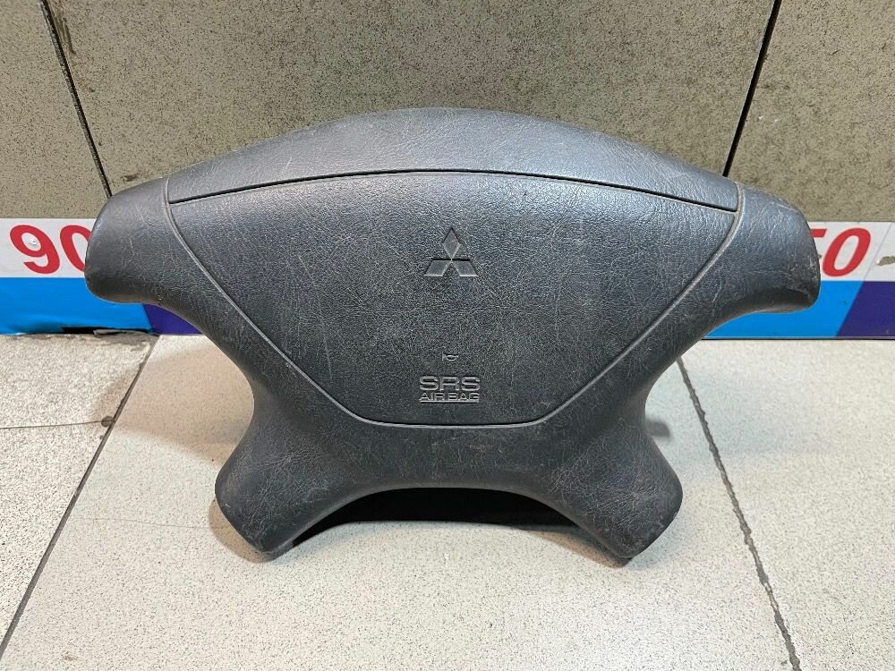 Подушка безопасности в руль Mitsubishi Chariot III
