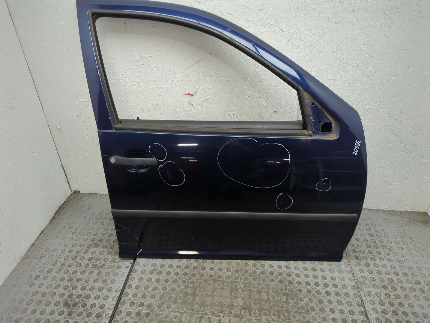 Дверь боковая (легковая) правая передняя Volkswagen Bora Б/У