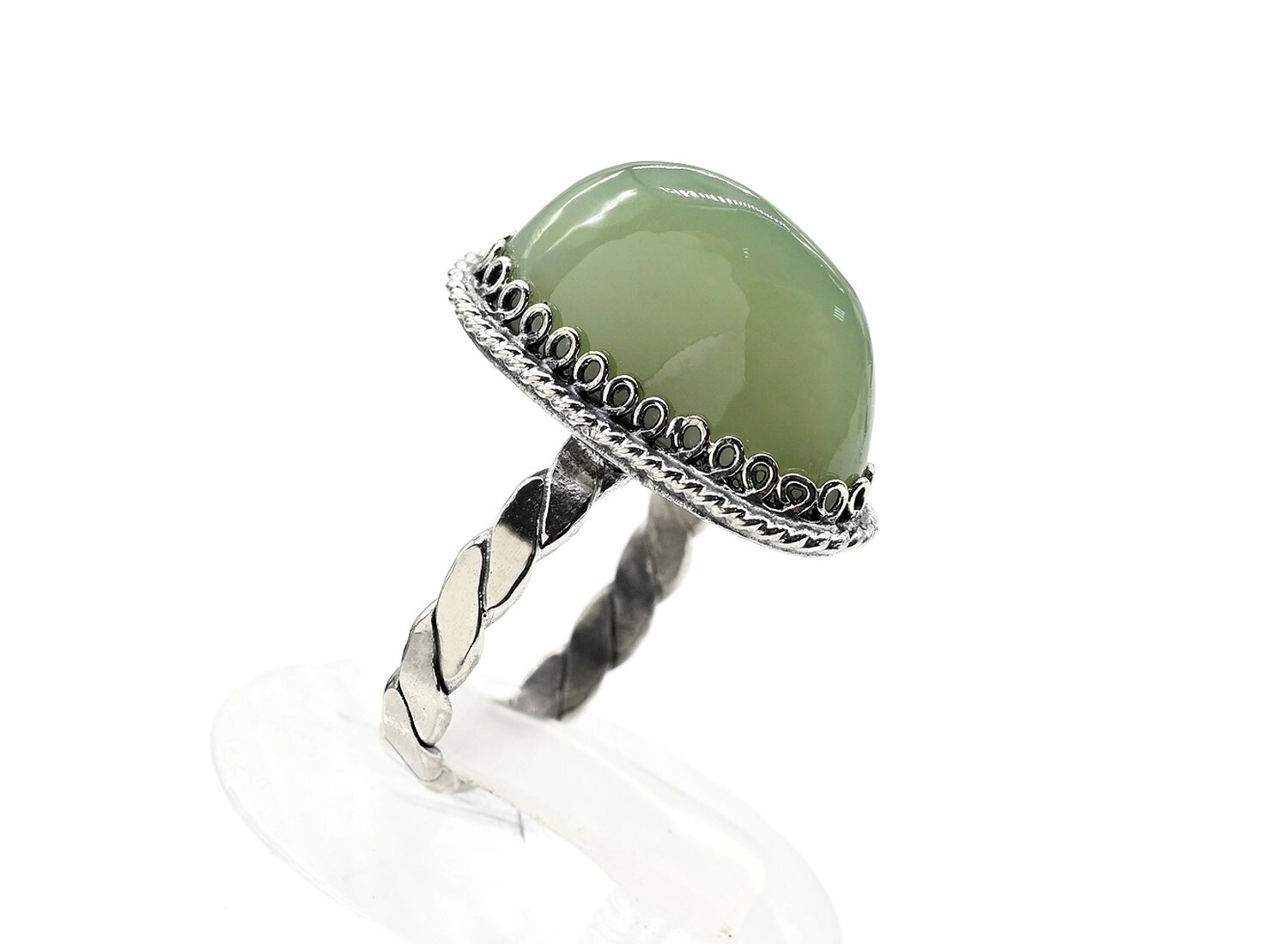 Кольцо, нефрит