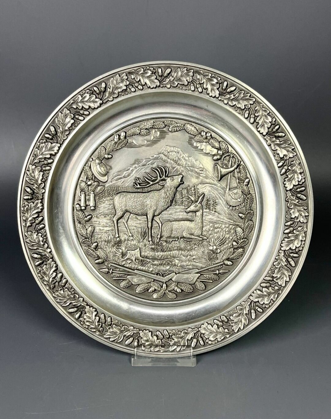 Винтажная декоративная тарелка