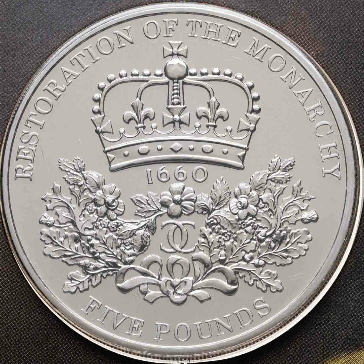 Великобритания 5 фунтов pounds 2010 "350 лет восстановлению монархии" в коинкарте, Мельхиор медь-никель, в сохранности UNC