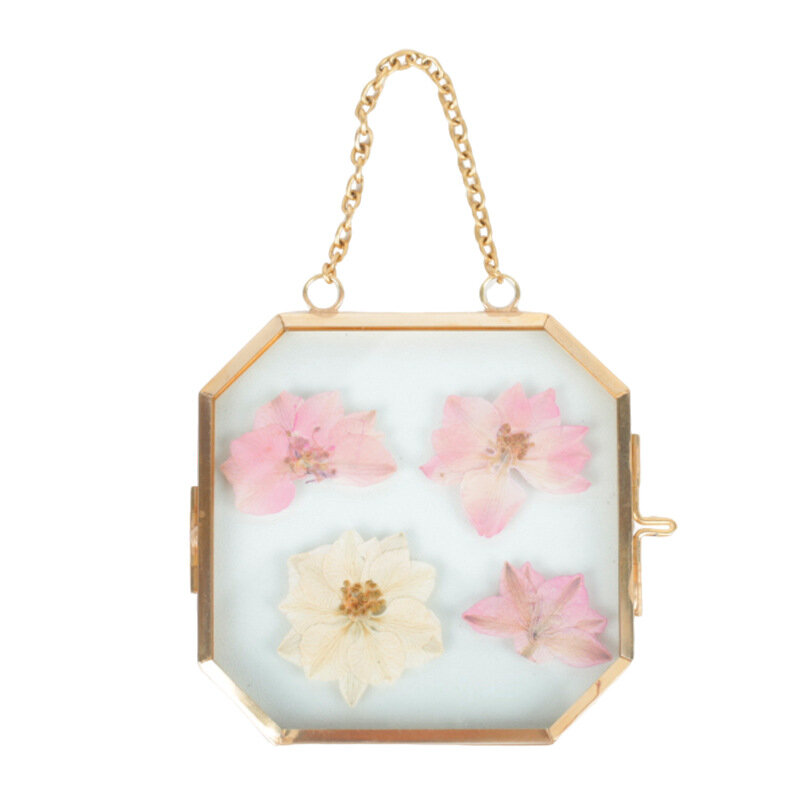 Горячая распродажаМеталлическая фоторамка, небольшая фоторамка из латуни и стекла, настенная рамка для сухих цветов своими руками, золотистая декоративная фоторамка в европейском стиле с тиснением.