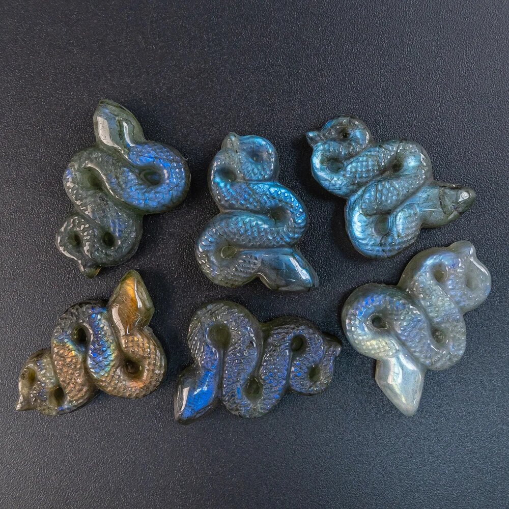 Лабрадорит кулон змея синий 30x20x7 мм