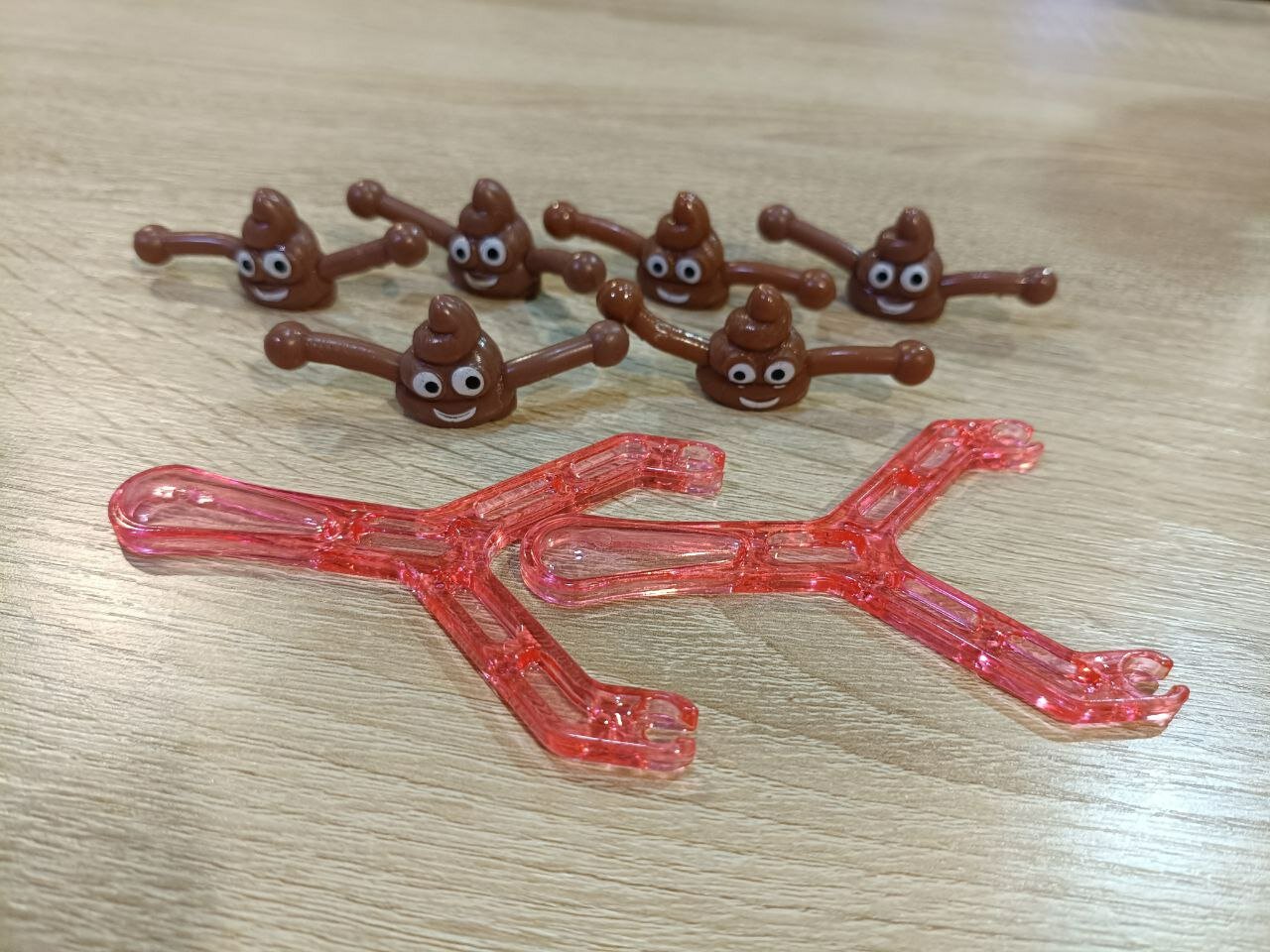 Игрушка-рогатка "Какашкомет", 2 рогатки, 6 снарядов, коричневая