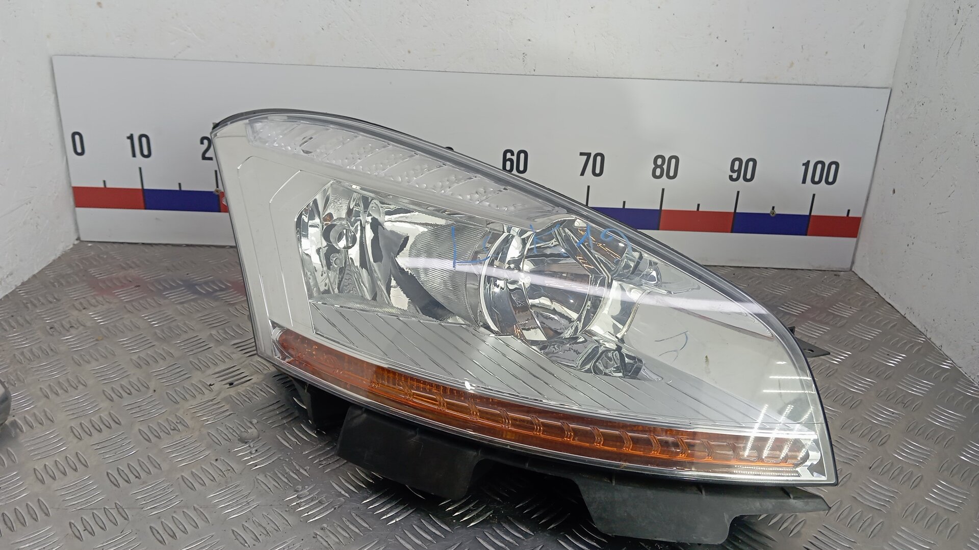 Фара правая CITROEN C4 PICASSO 1