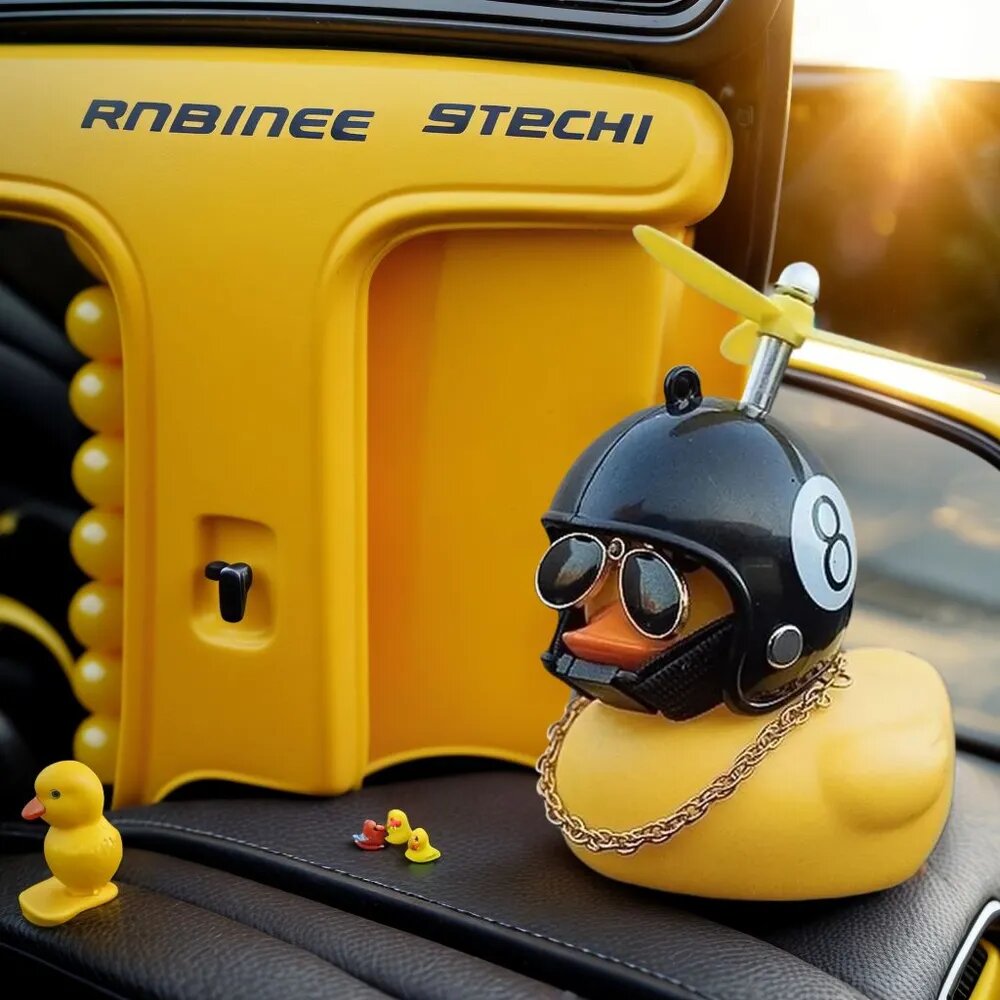 Аксессуар в автомобиль - Уточка в машину в черном шлеме с цифрой 8 и пропеллером, утенок в очках, игрушка антистресс, подарок мужчине на 23 февраля