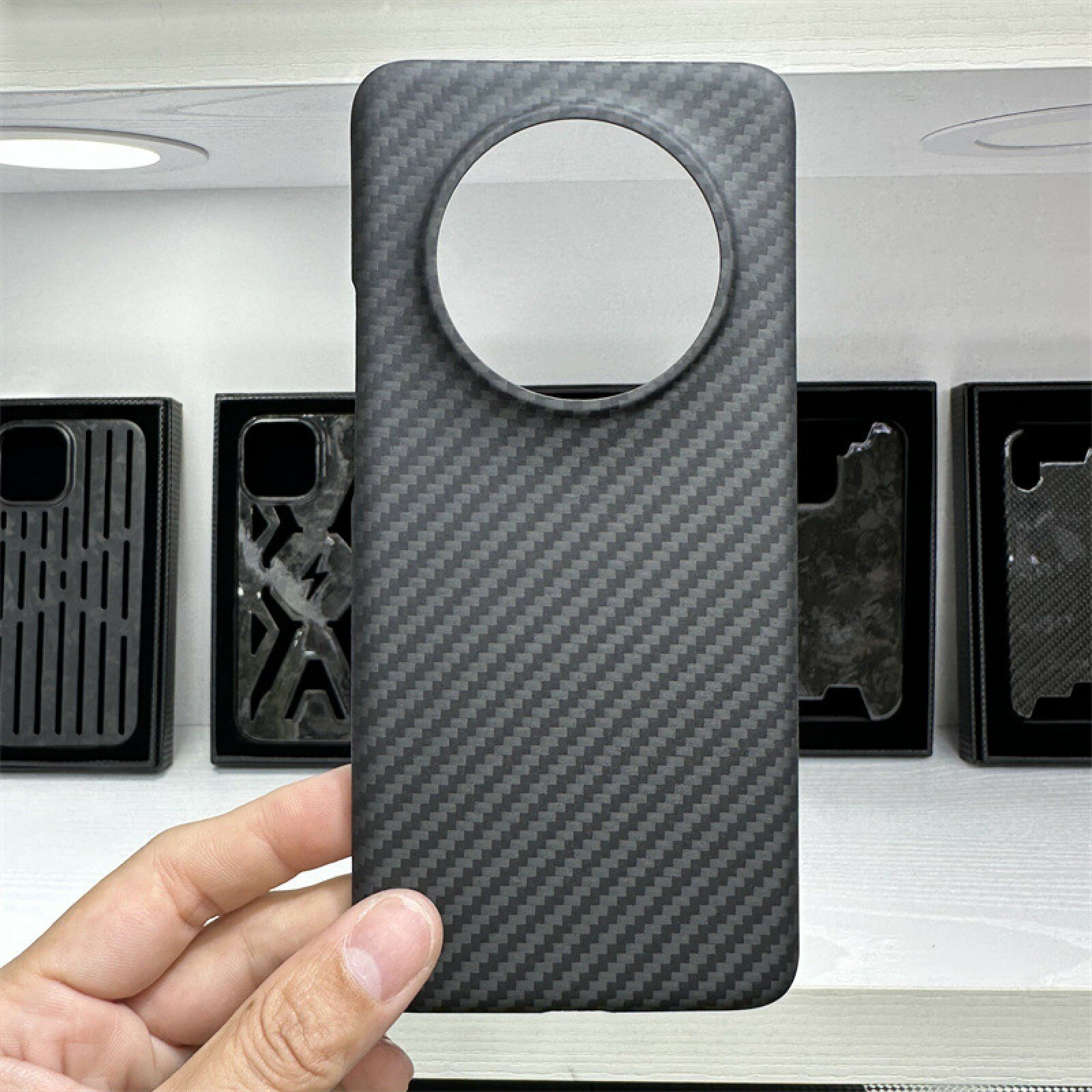 Чехол панель-бампер MyPads Carbon для Honor Magic6 Pro из силикона с матовой отделкой под карбон серый