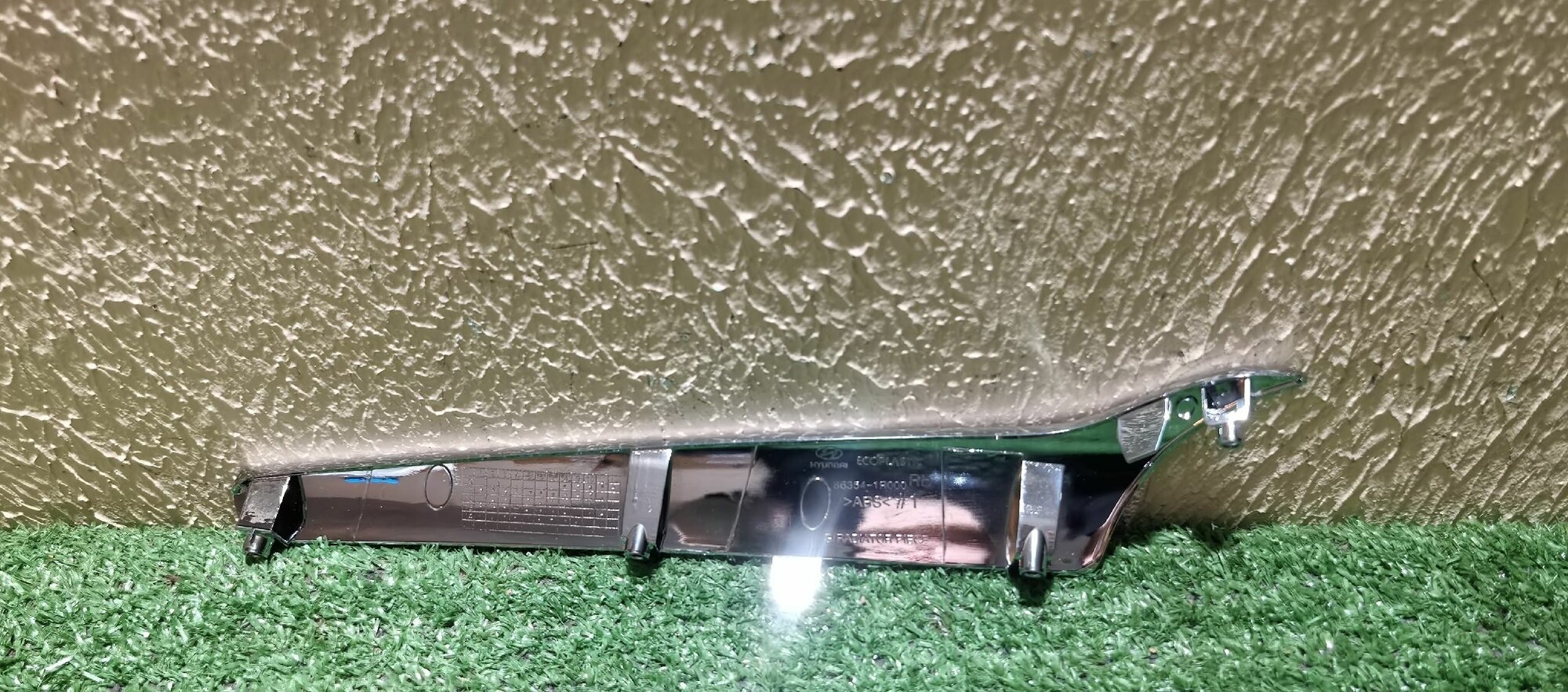 Молдинг решетки радиатора Hyundai Solaris10-14 правый