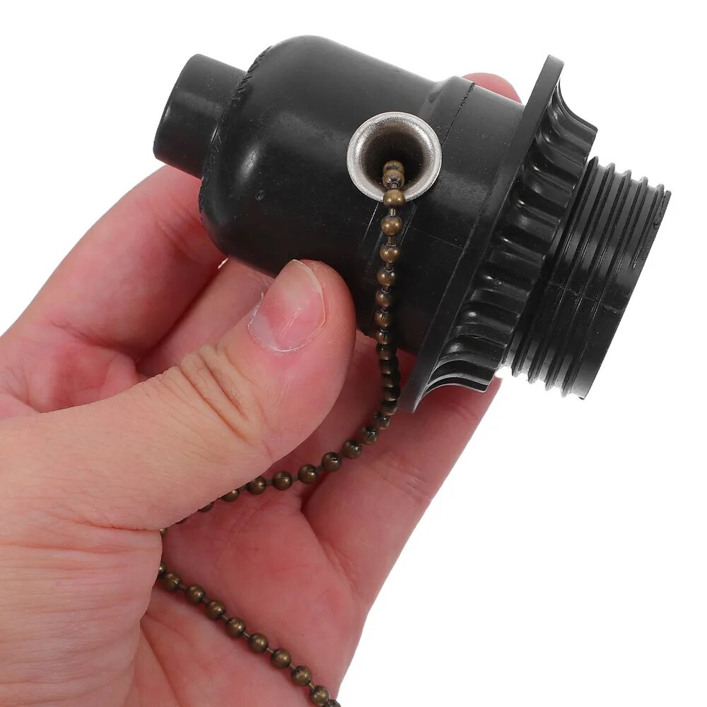 Патрон с цепочным выключателем из бакелита и металлическим корпусом для настольных и напольных ламп