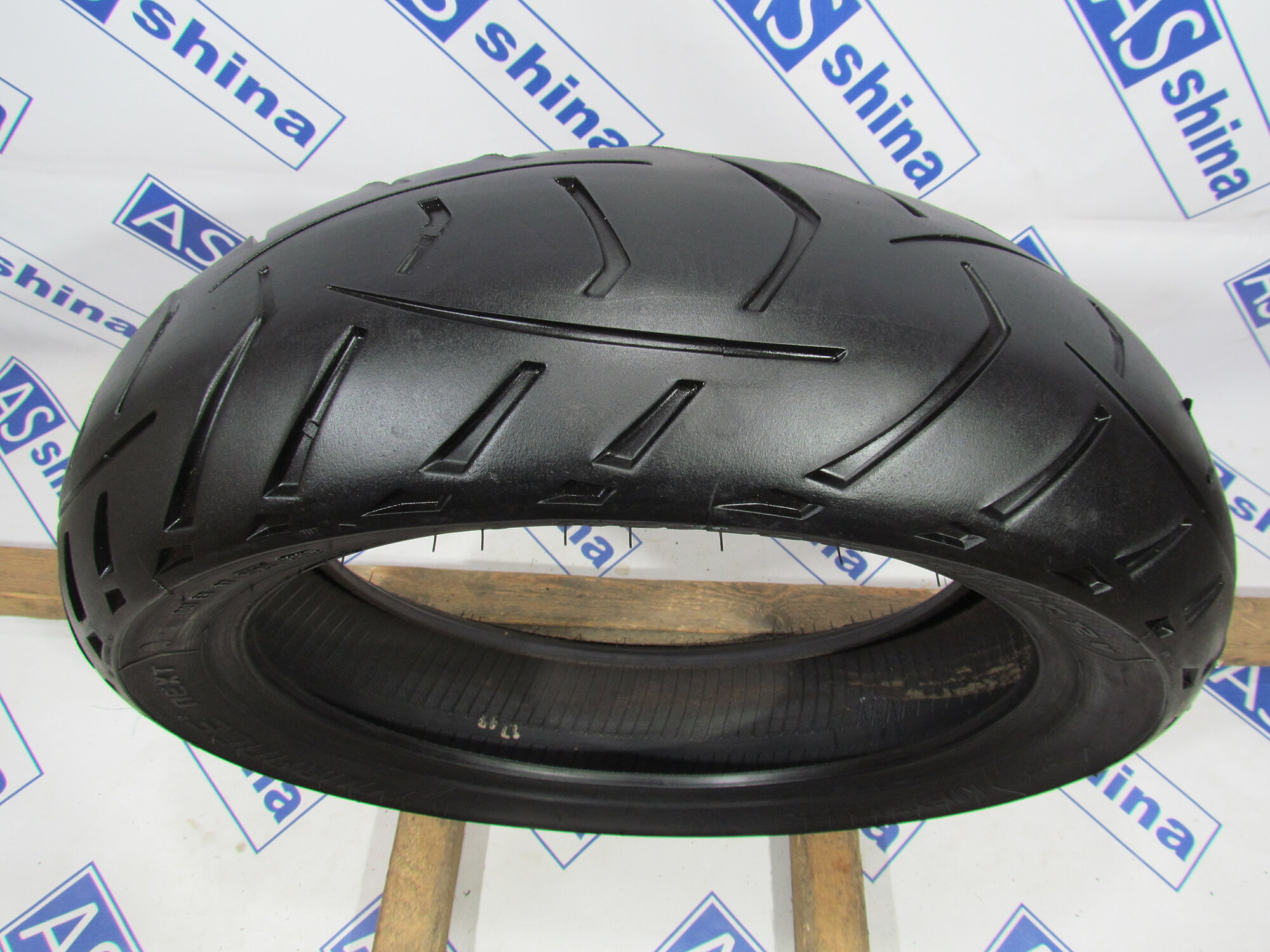 Мотошина БУ для мотоцикла Metzeler Tourance NEXT 170 / 60 R17 0022684