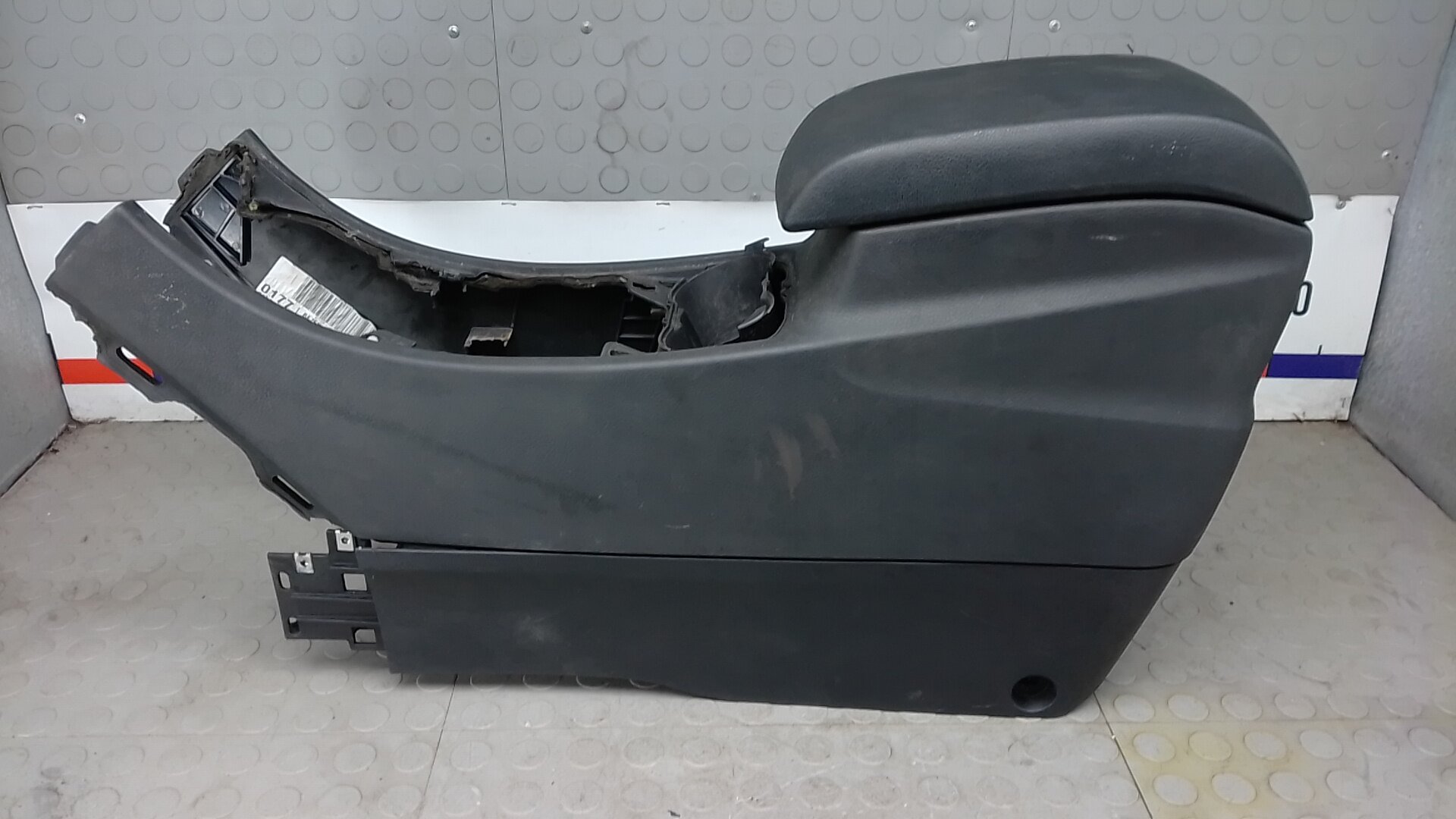 Подлокотник центральный FORD S-MAX