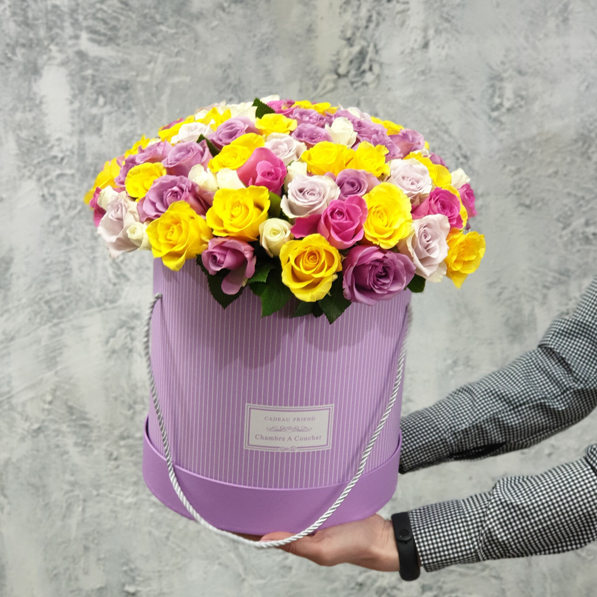 Шляпная коробка "Талисман Флора", из 101 Розы Кении, белая, 45 см