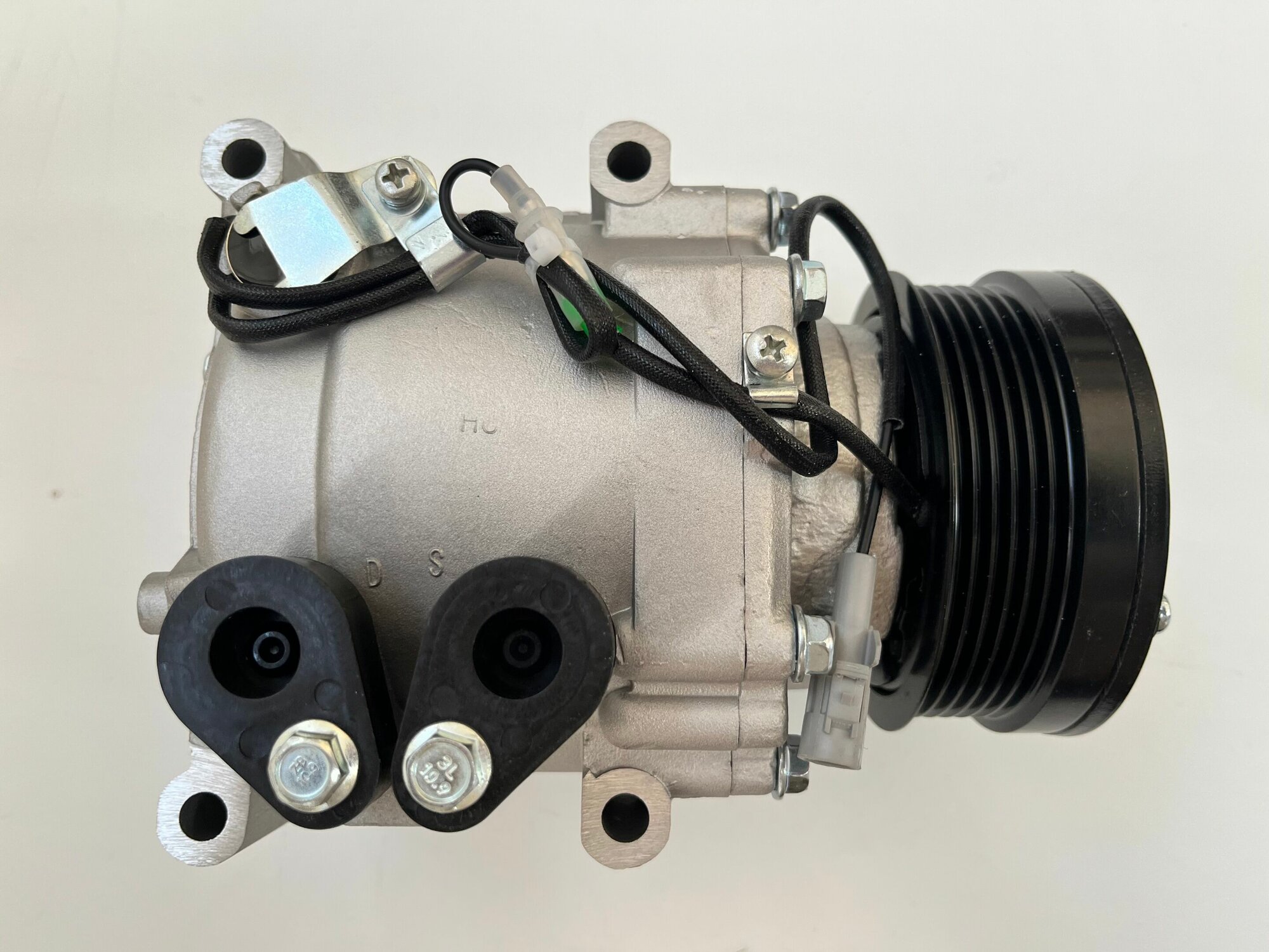 Компрессор кондиционера Lifan Solano (620) [1.6 16V 5MT седан] BDA8103100