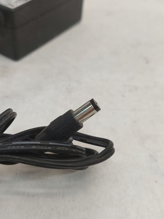 Блoк питaния Leader Electronics МU05-N090060-C5 9V 600mА