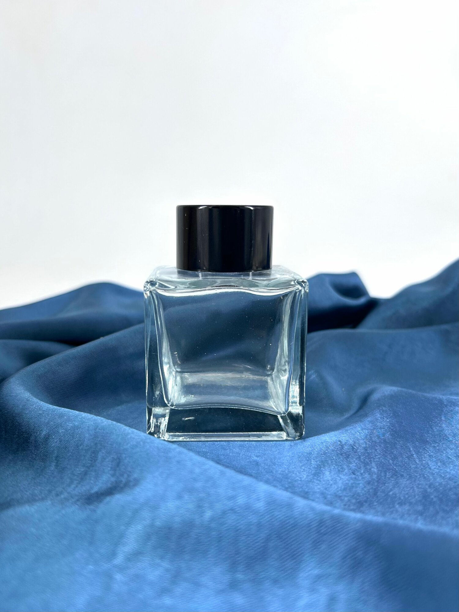 The Wick Флакон для диффузора квадратный, 50 мл чёрная крышка