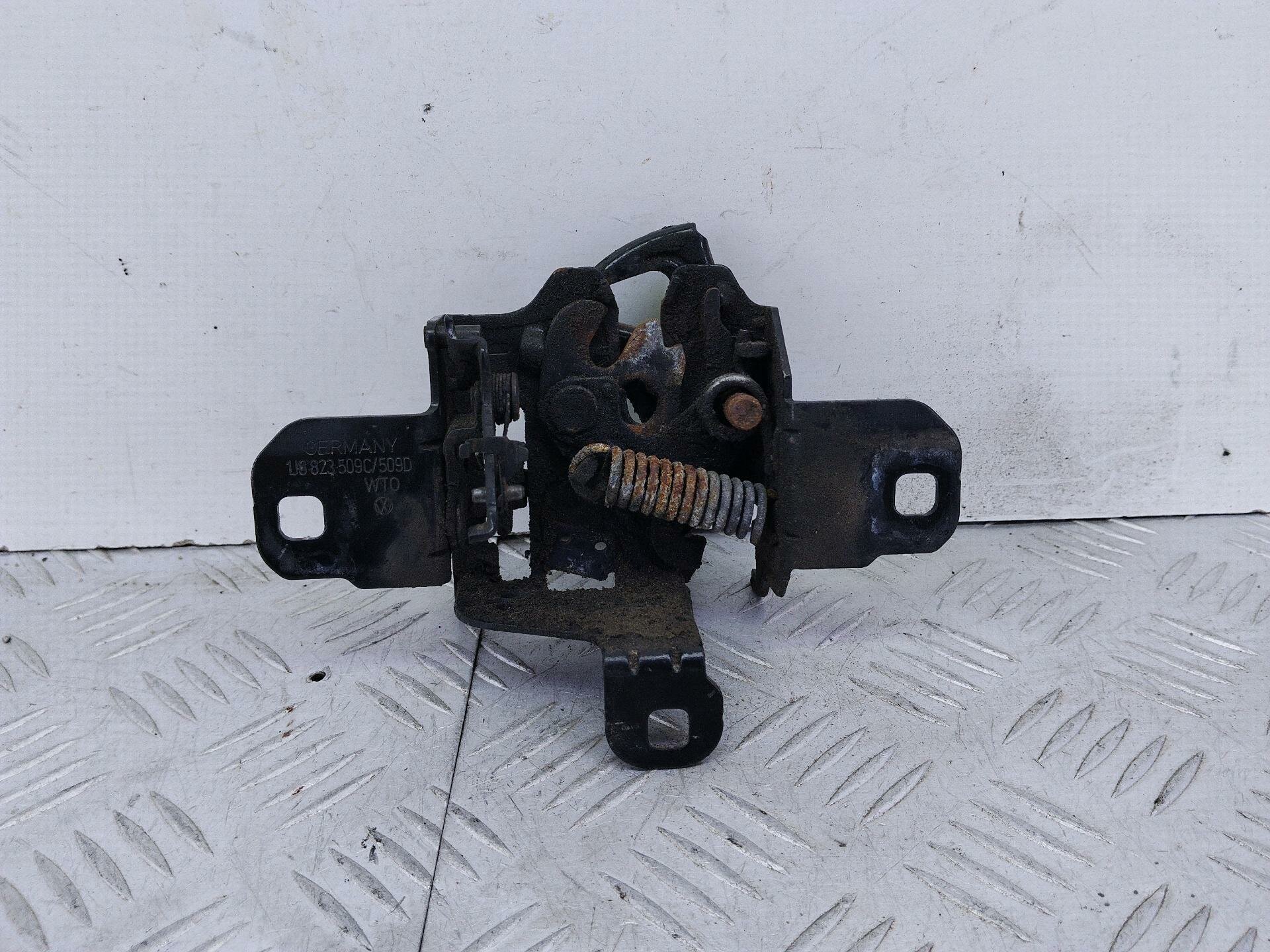 Замок капота Volkswagen Bora 1 1J2 2003 1J0823509C