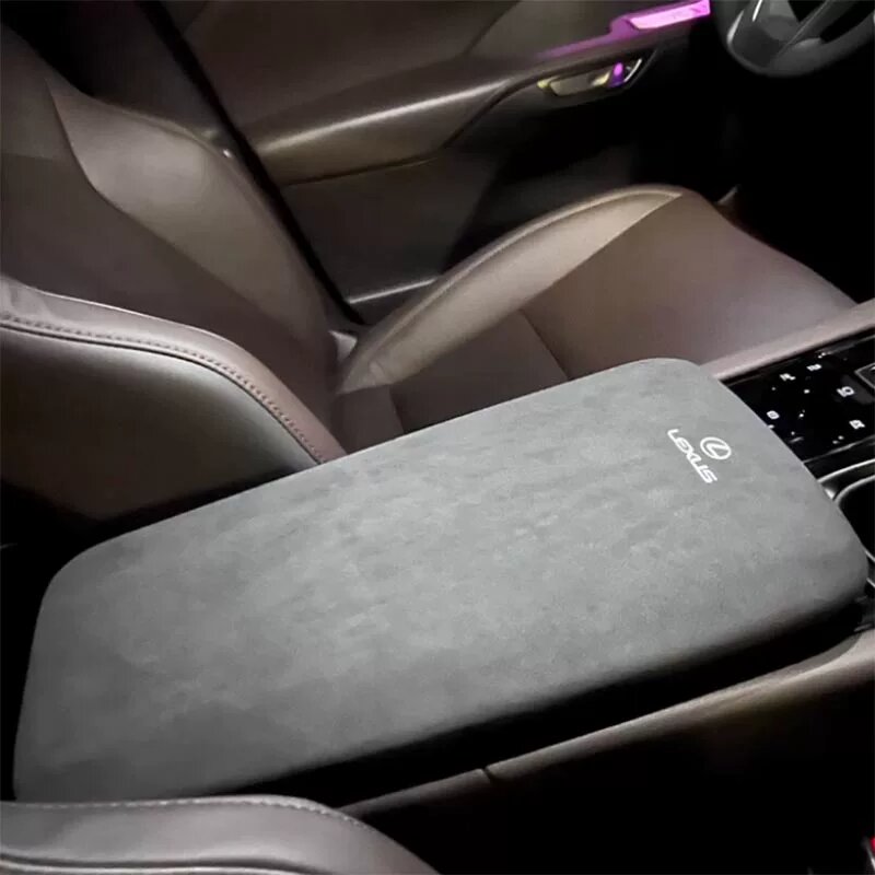 Накладка на ручку Lexus RX 2023-2026 из велюра черного цвета с логотипом, премиум-качество, одна деталь