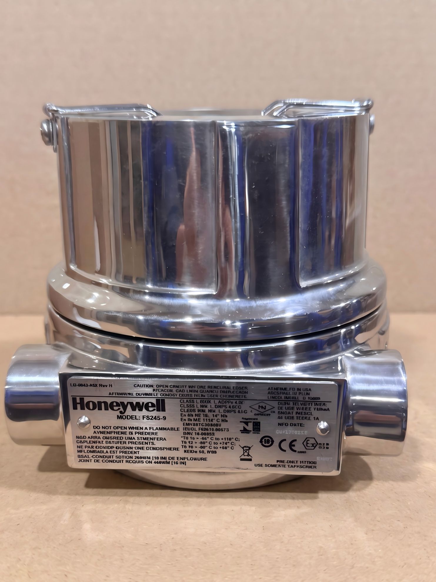 Трехдиапазонный ИК датчик пламени Honeywell FS24X-911-22-1 Fire Sentry, 24 В DC, 90