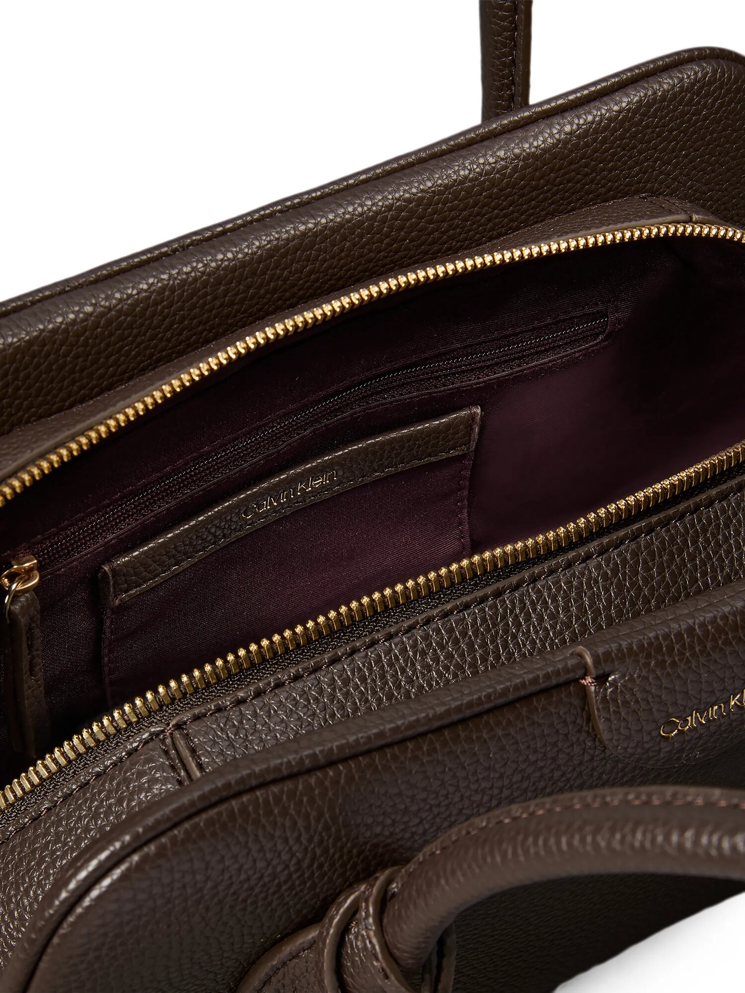 Сумка CALVIN KLEIN Grained-leather logo-charm shoulder bag, коричневый — фото 1