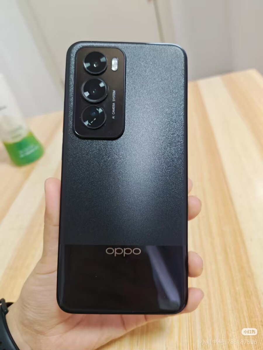 Смартфон OPPO Reno 12 Pro 5G 12/256 ГБ Чёрный MediaTek Dimensity 9200+ StarSpeed Edition