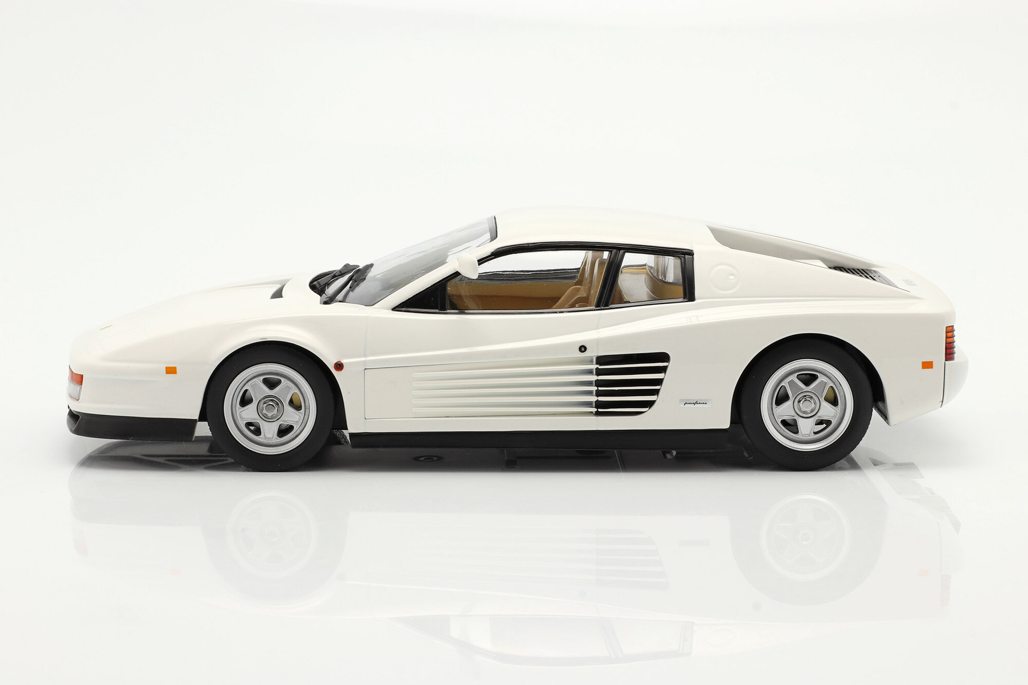 Модель коллекционная KK-SCALE Ferrari testarossa monospecchio us-version 1984 white — фото 1